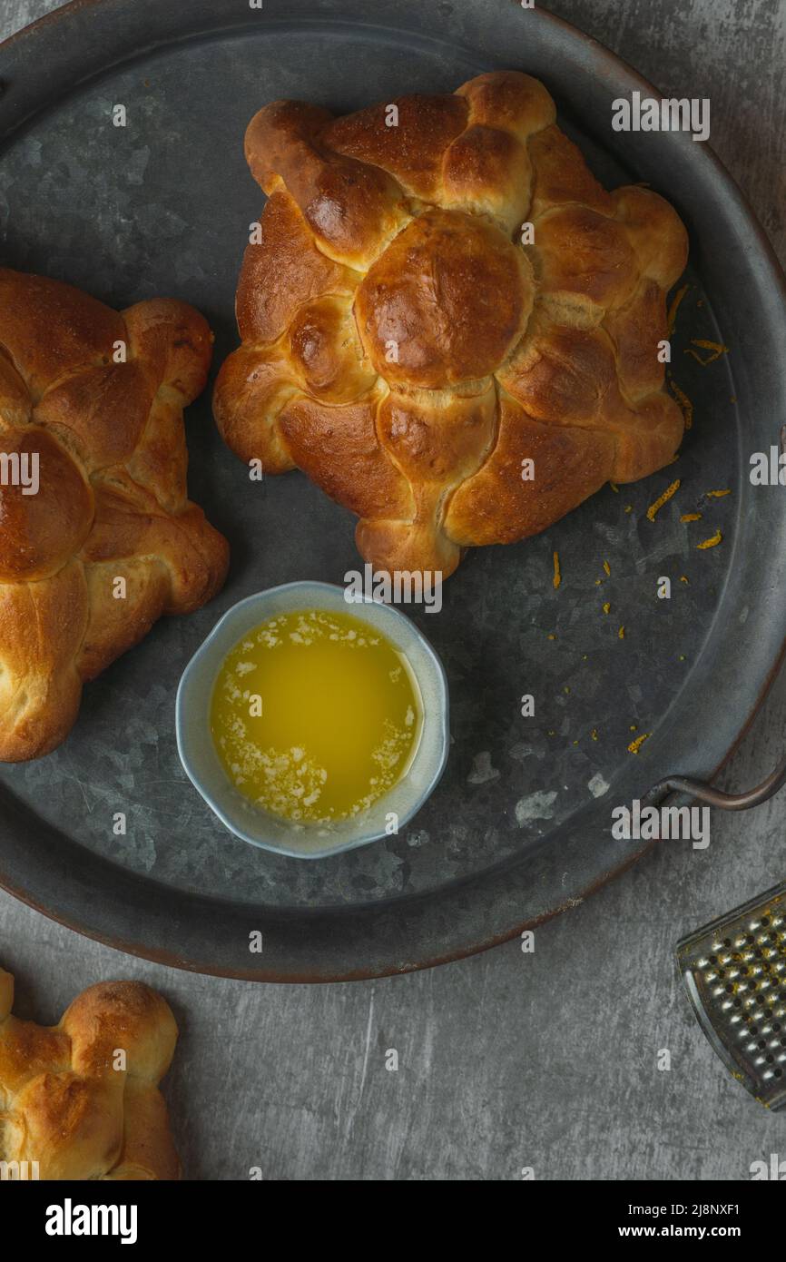 Mexican pan de muertos for day of the dead. Top view Stock Photo - Alamy