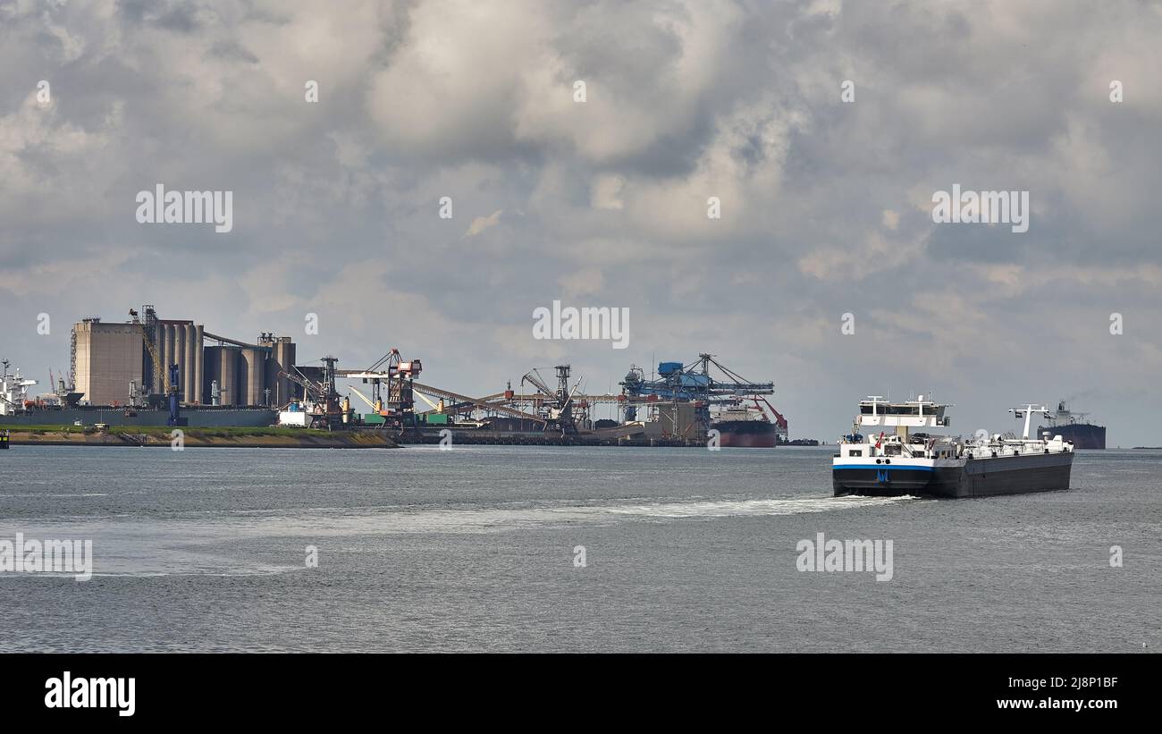 Heavy cargo ship leaving hi-res stock photography and images - Alamy