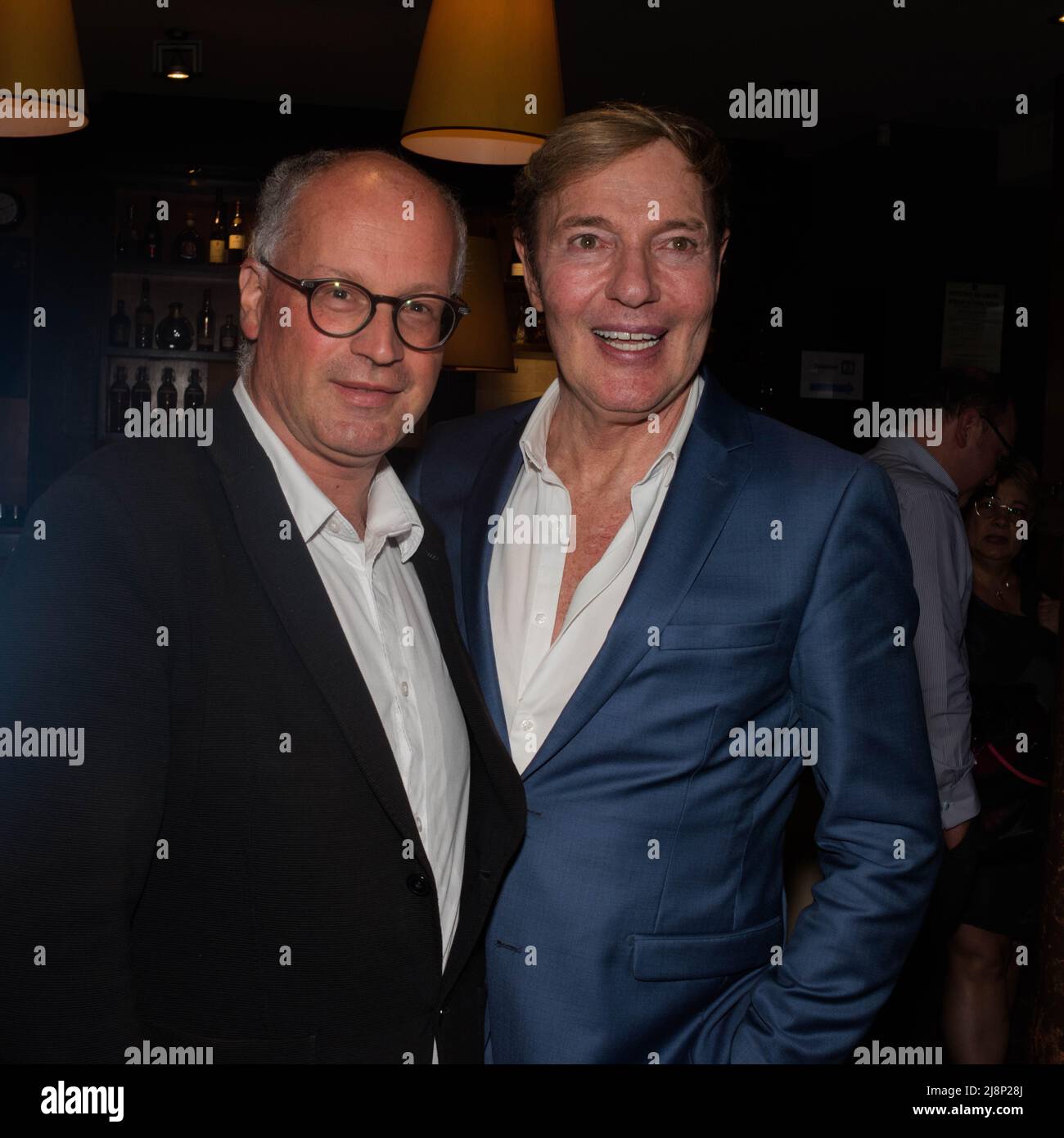 A la rencontre de Tony Gomez au Café Latéral à Paris 75017 France Stock ...