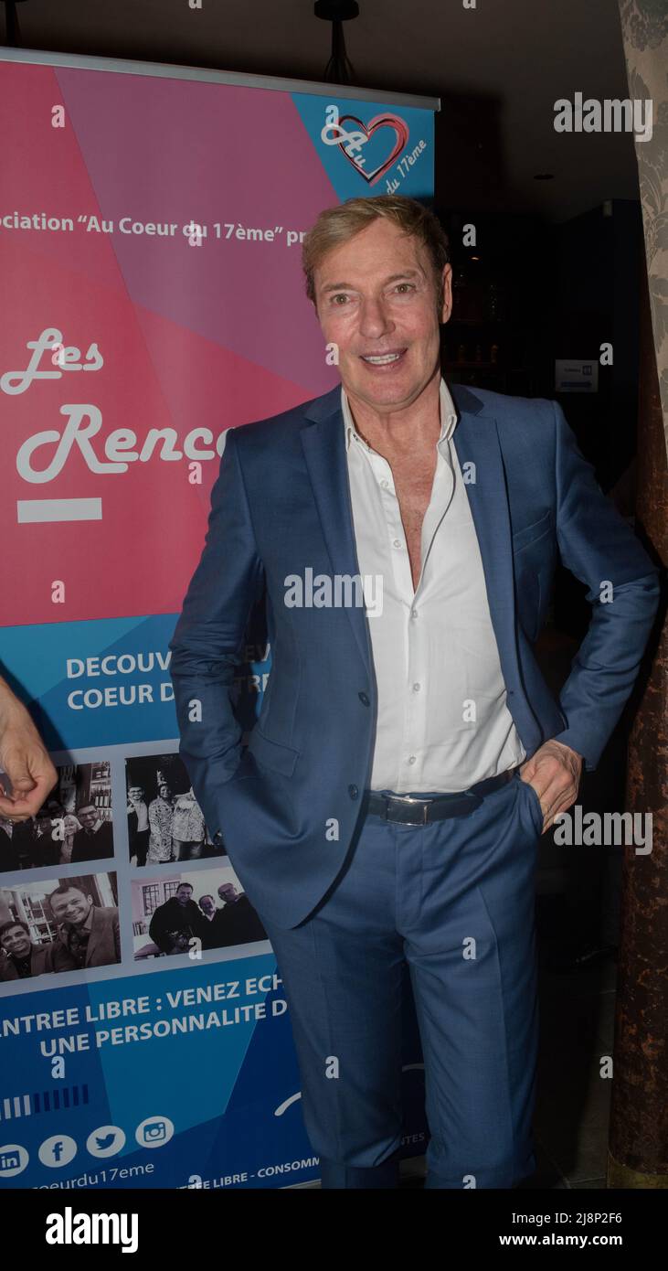 A la rencontre de Tony Gomez au Café Latéral à Paris 75017 France Stock Photo - Alamy