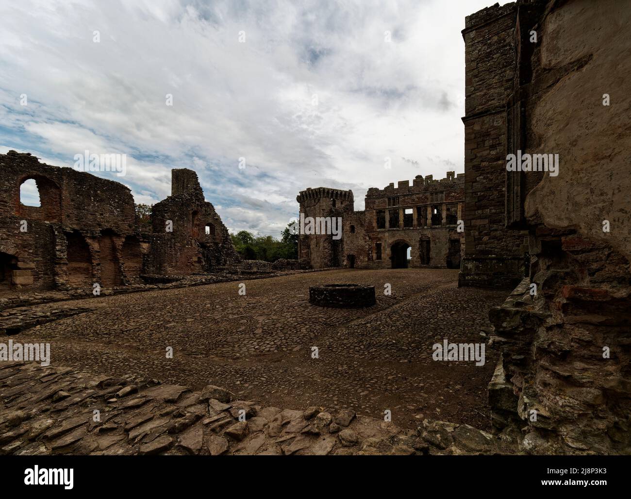 Raglan gatehouse hi-res stock photography and images - Alamy