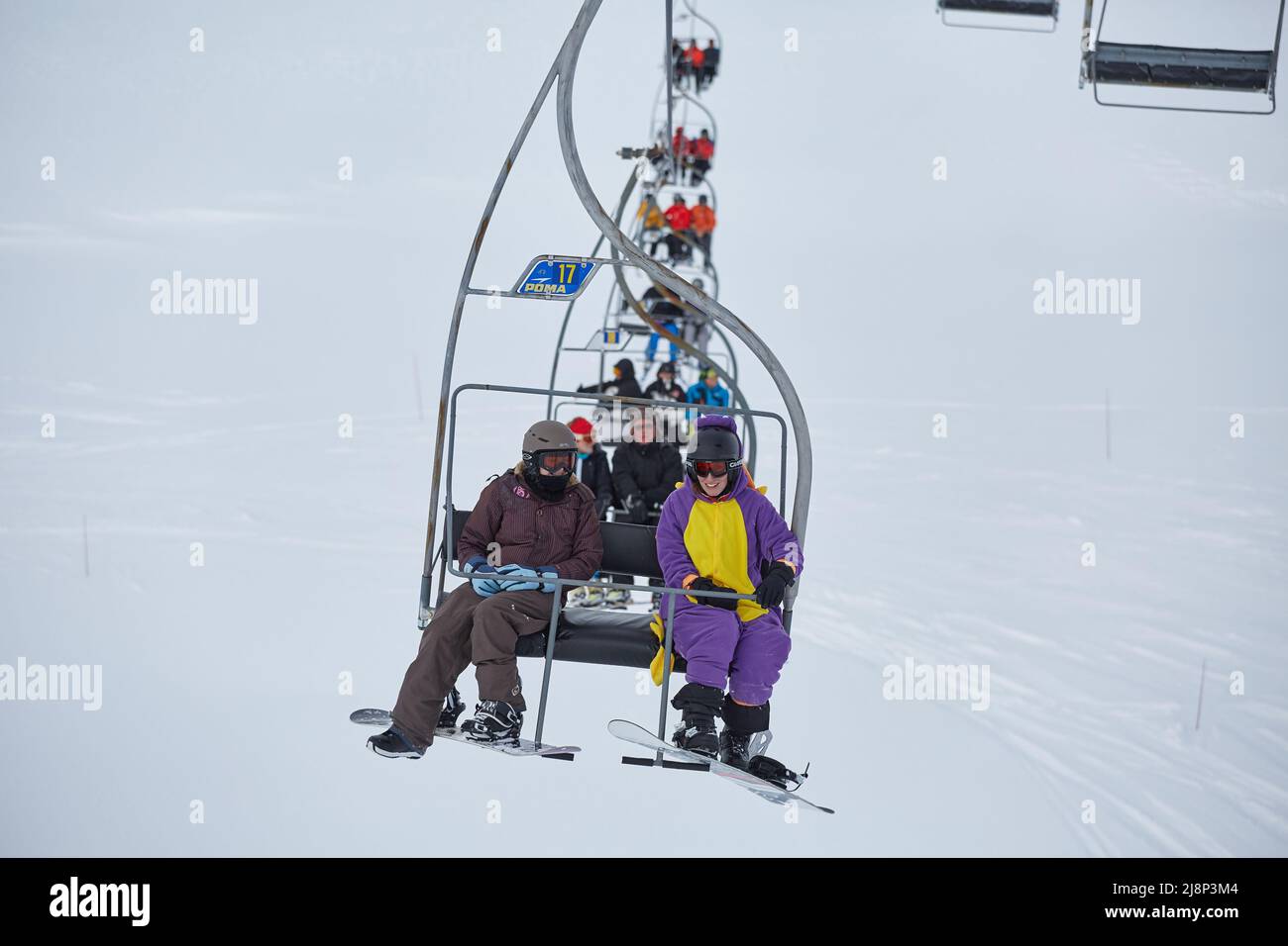 Skiers track ski lift hi-res stock photography and images - Alamy
