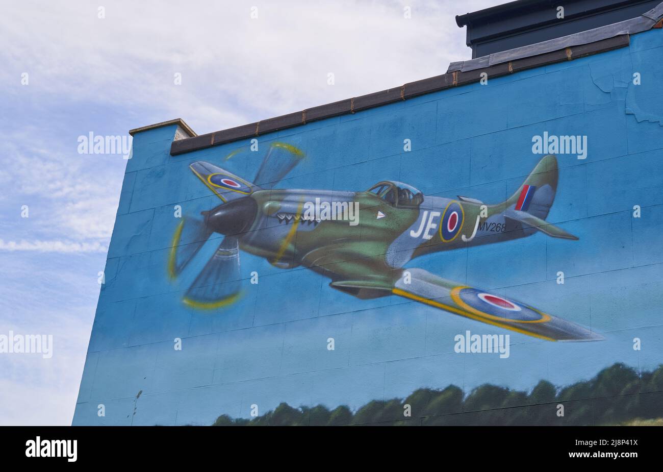 Battle of britain spitfire painting hi-res stock photography and images ...