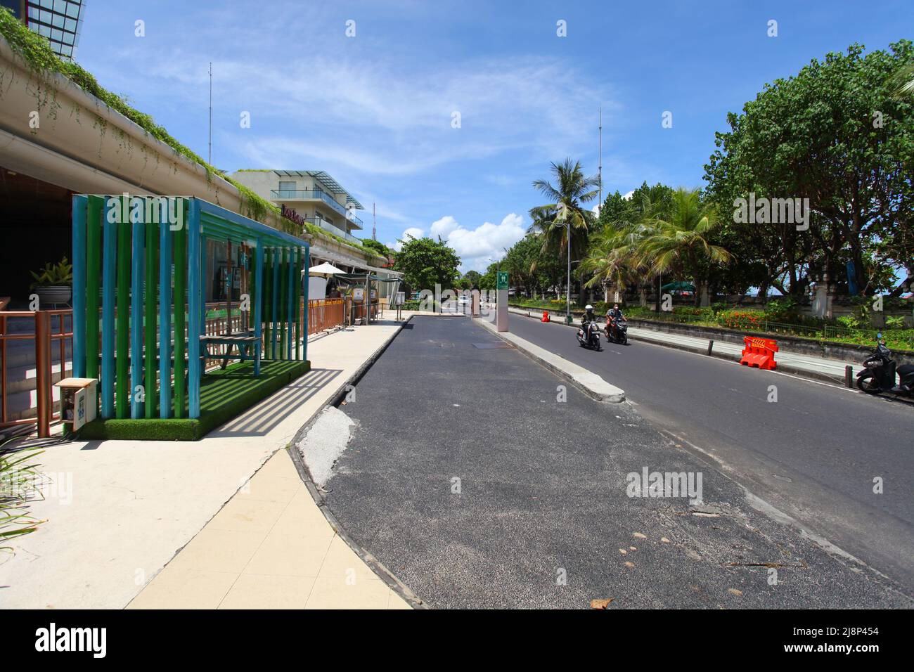Shopping in pantai kuta hi-res stock photography and images - Alamy