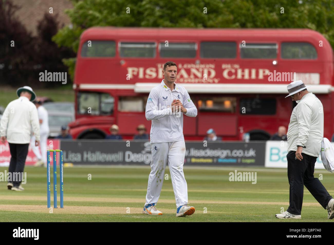 Nathan Gilchrist Kent bowler Stock Photo - Alamy