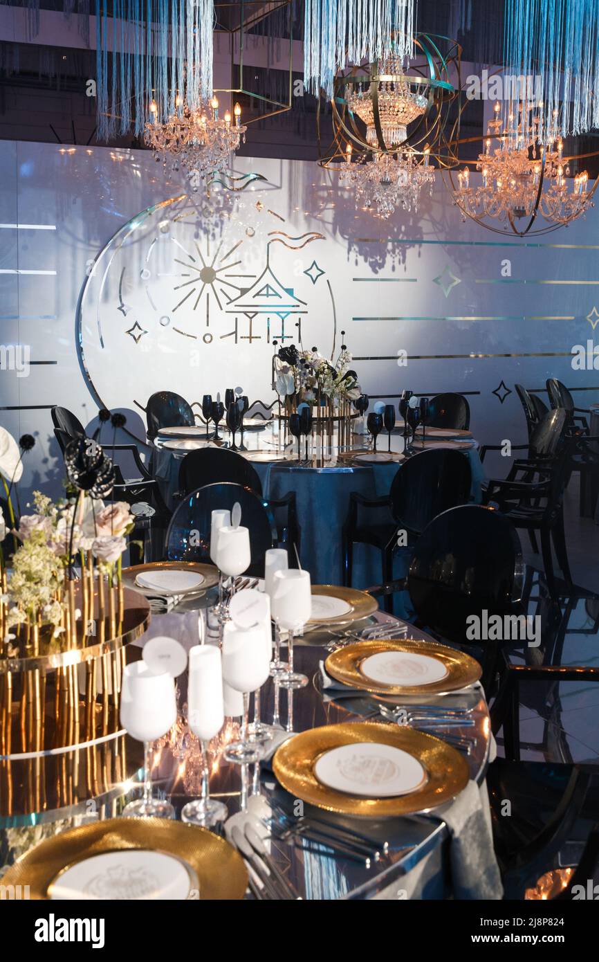 Table set for wedding or another catered event dinner Stock Photo - Alamy