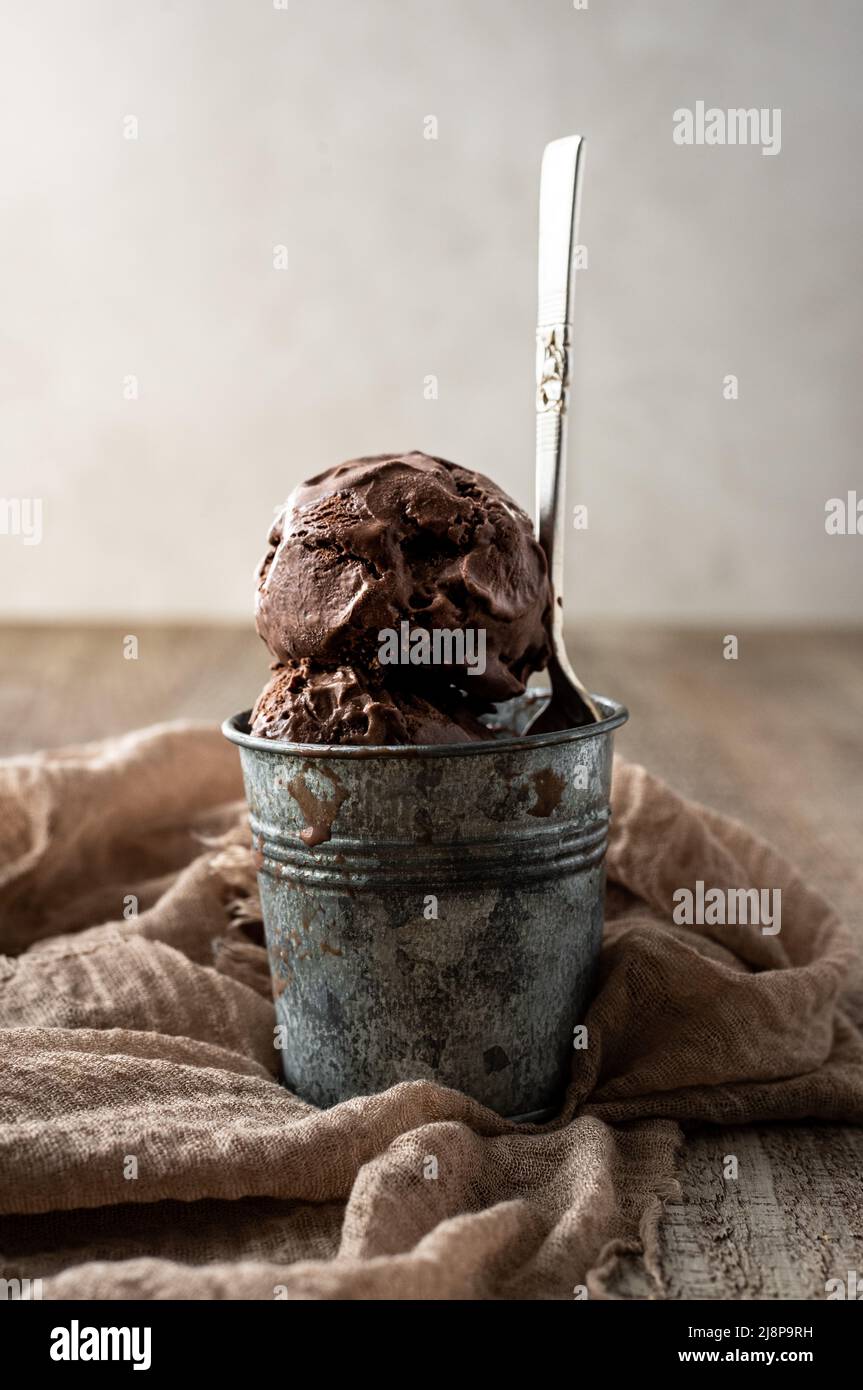 Single scoop of chocolate ice cream in vintage tin Stock Photo - Alamy