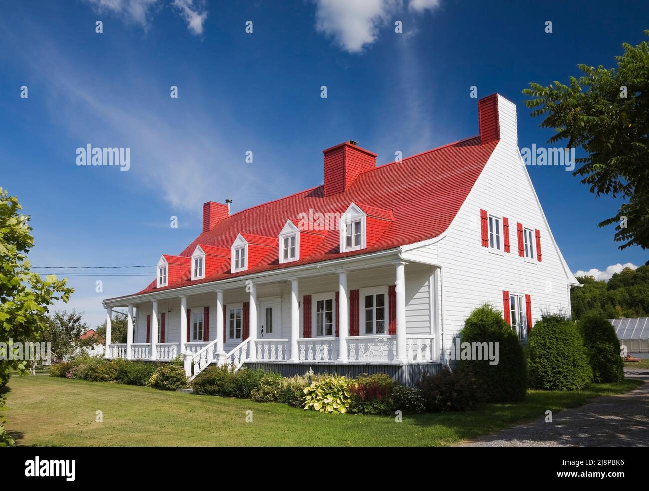 Old circa 1825 Canadiana cottage style home with white wood plank ...