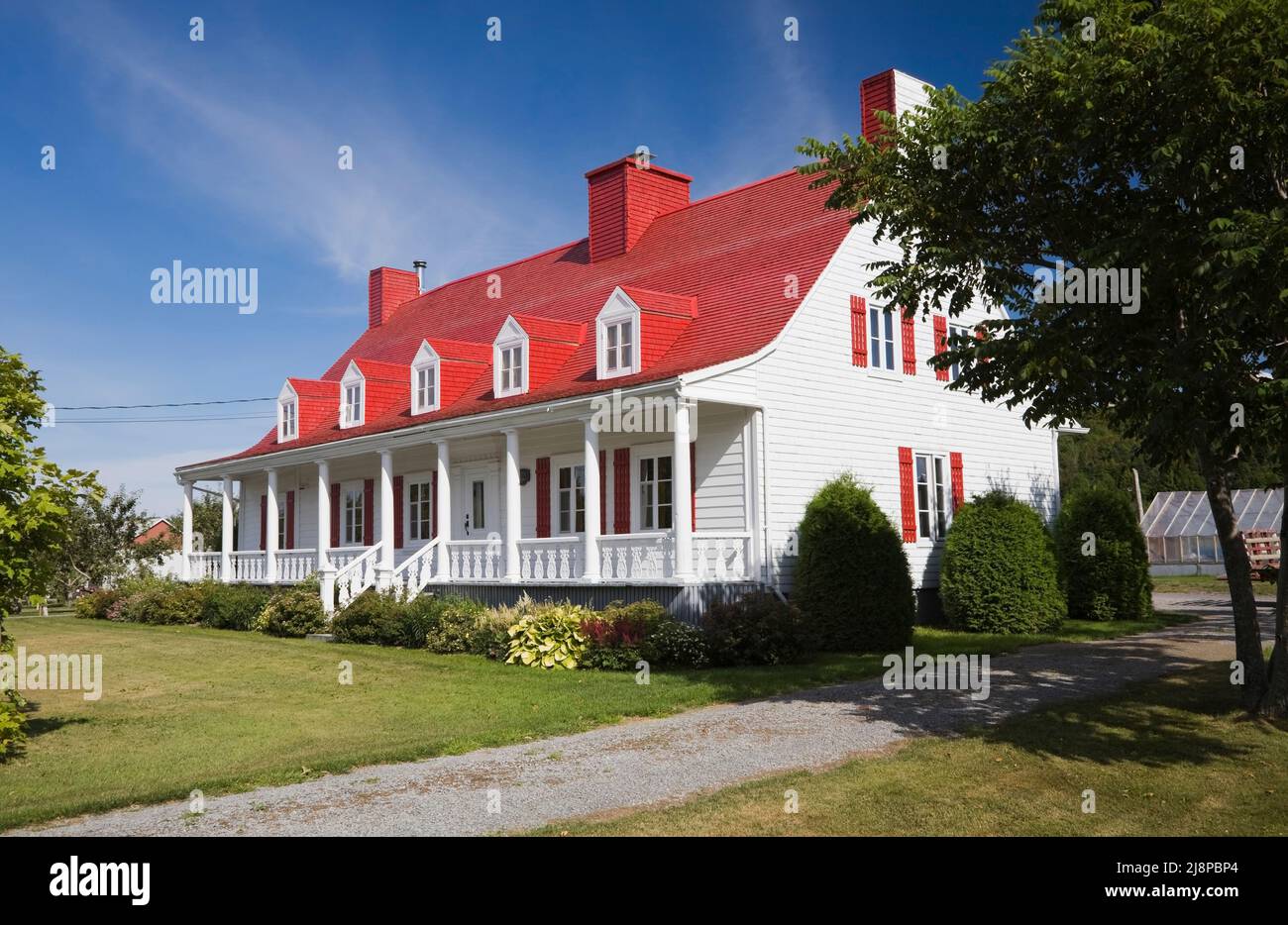 Old circa 1825 Canadiana cottage style home with white wood plank ...