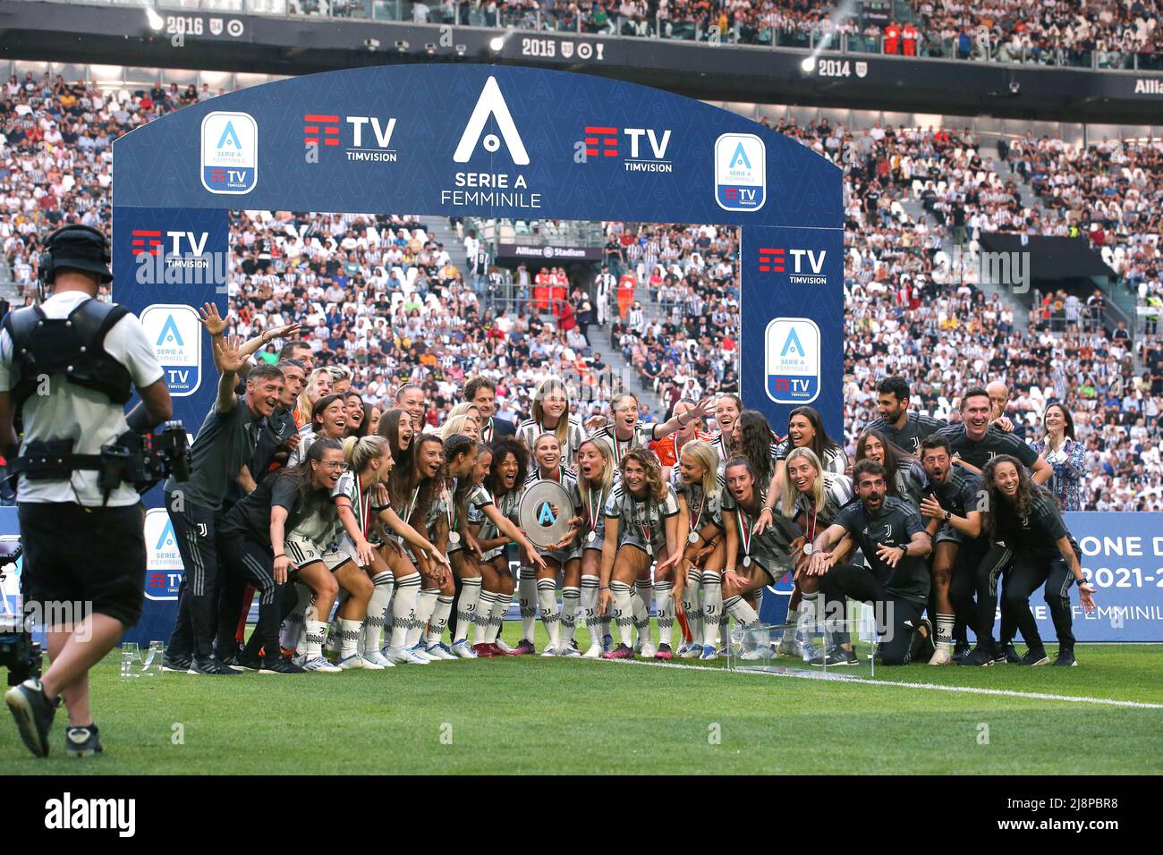 Turin, Italy, 16th May 2022. The Juventus Women team celebrate with the ...
