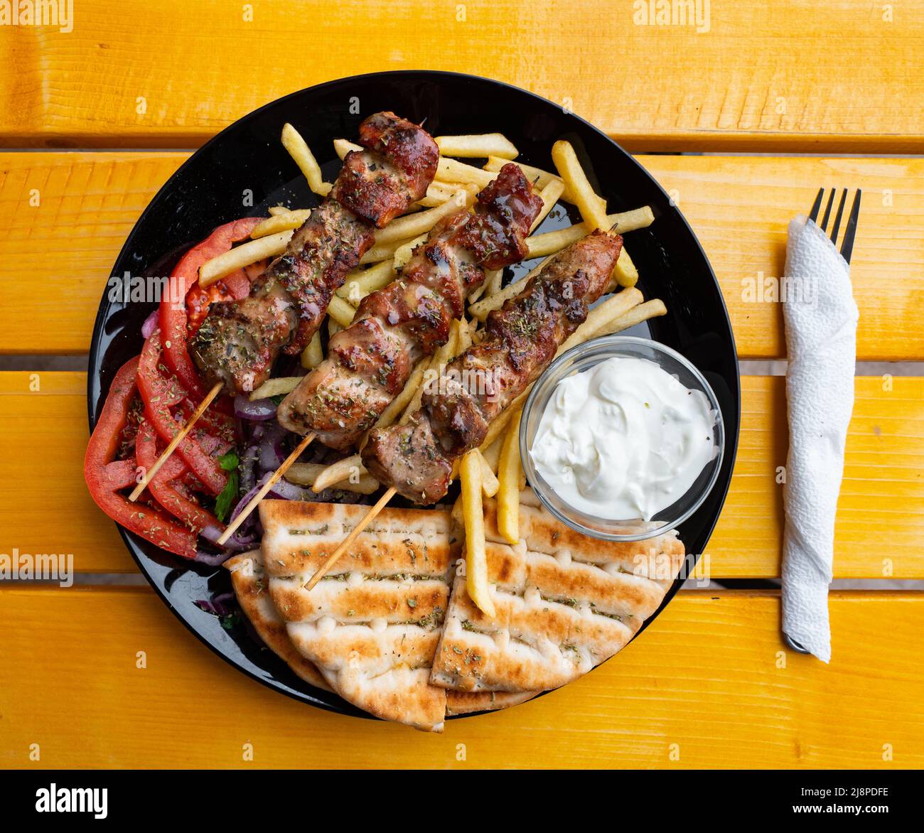 Albanian cuisine, shish kebab with vegetables Stock Photo - Alamy