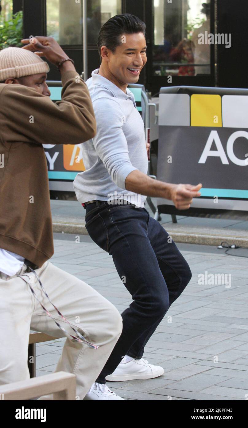 Stephen Boss, aka tWitch and Mario Lopez dancing on "Access Daily ...