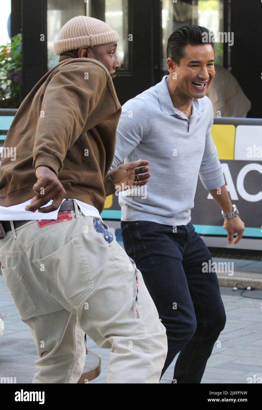 Stephen Boss, aka tWitch and Mario Lopez dancing on "Access Daily ...