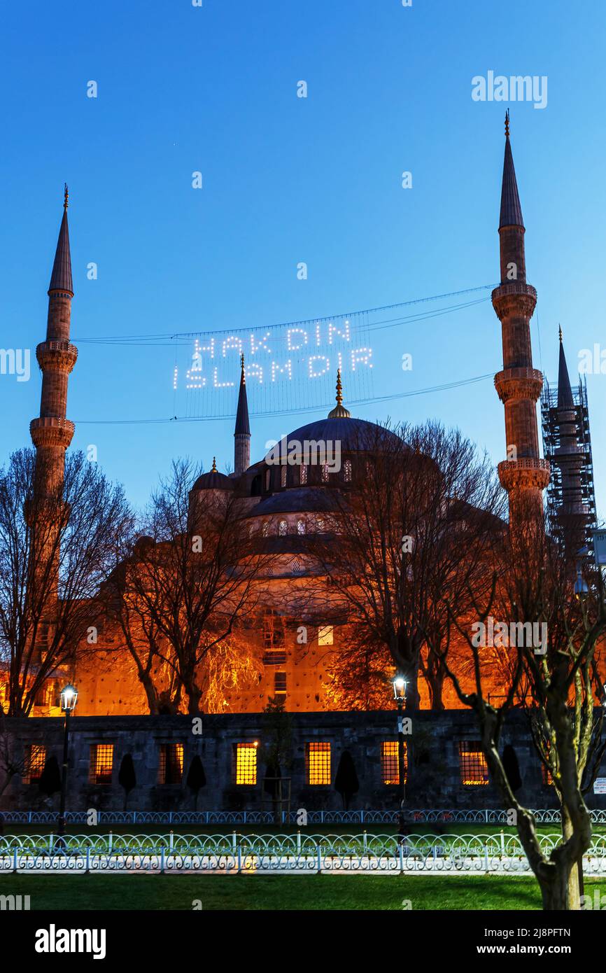 Istanbul blue mosque in the evening Stock Photo - Alamy