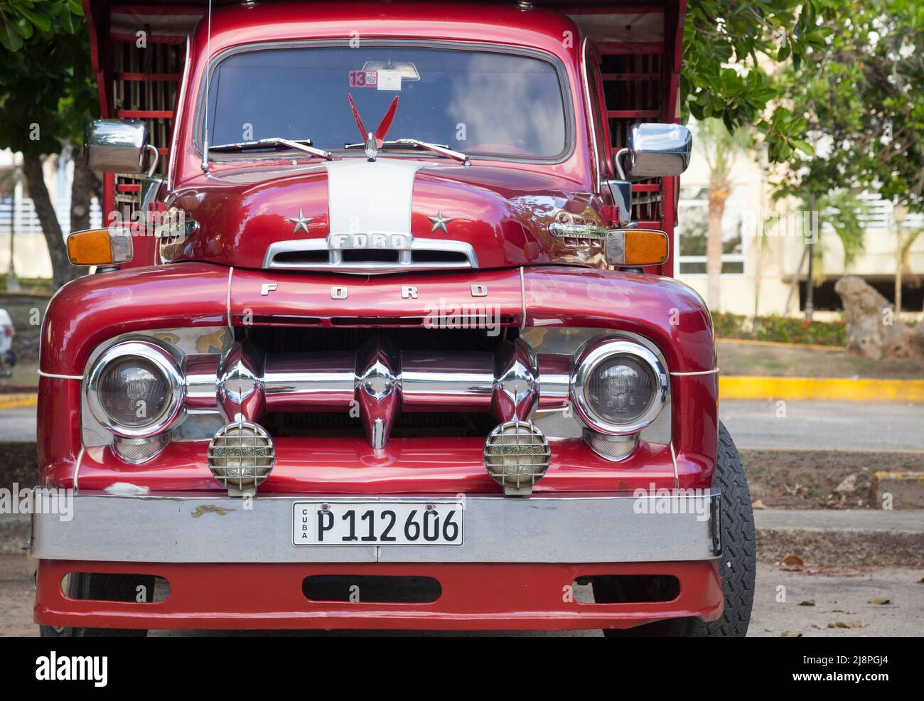 1951 Ford F5 Camion truck bus, Cuba. Due to the embargo vintage trucks ...