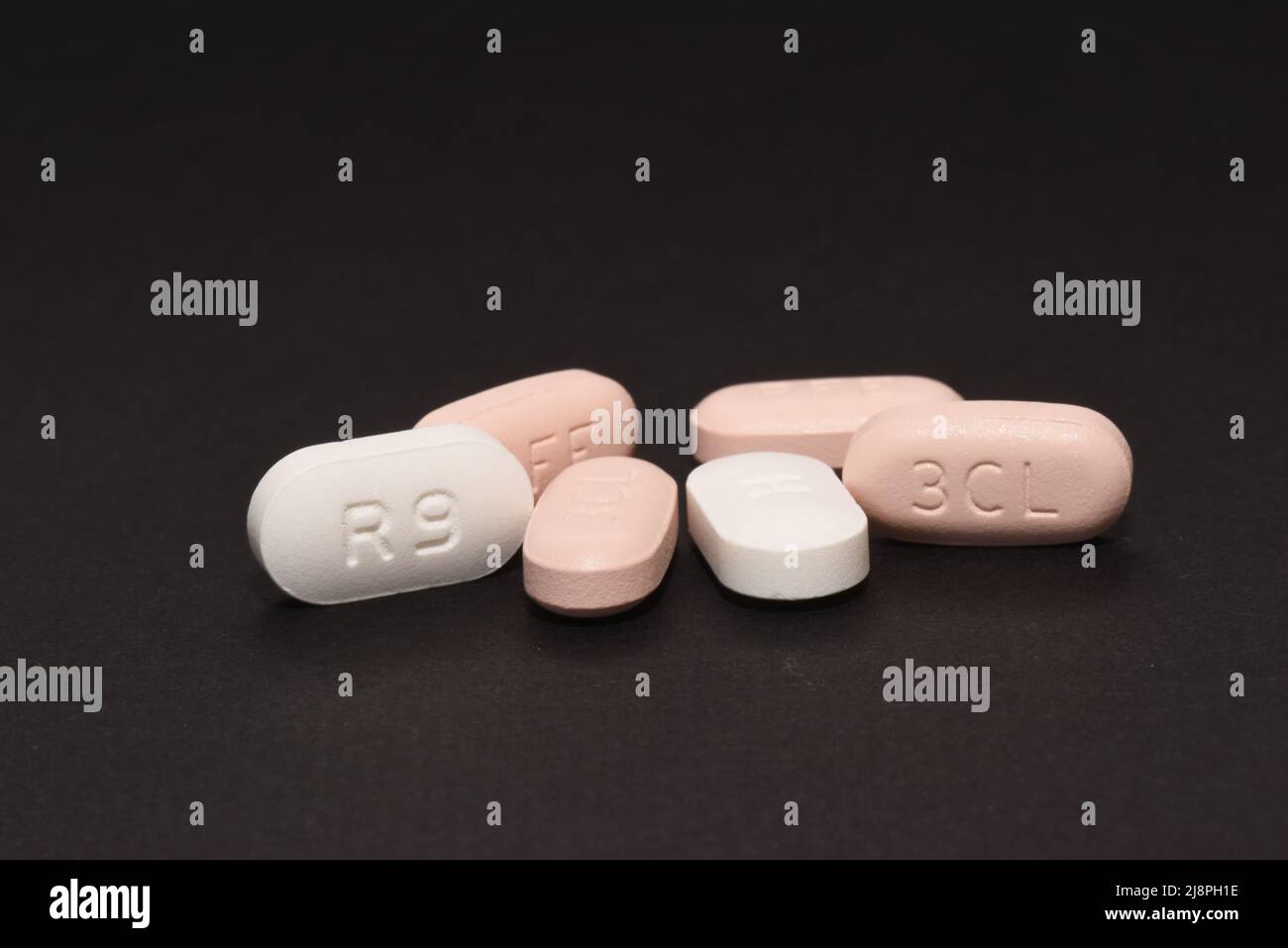 Paxlovid covid-19 tablets Stock Photo - Alamy