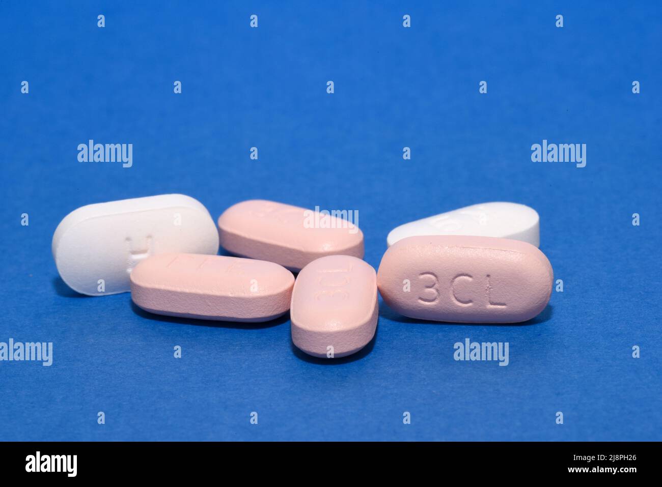Paxlovid covid-19 tablets Stock Photo - Alamy