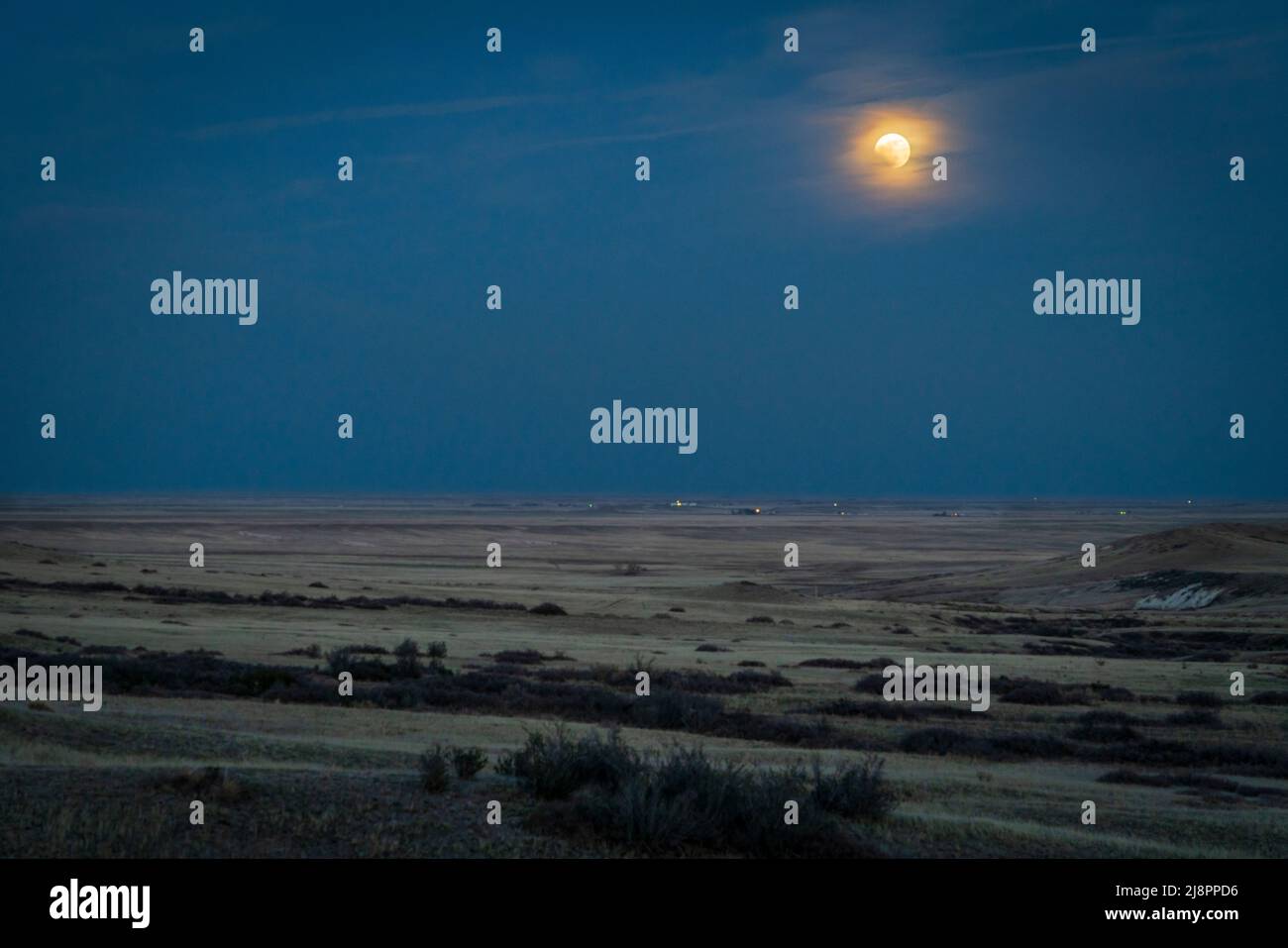 super flower blood moon eclipse over Colorado foothills and prairie ...