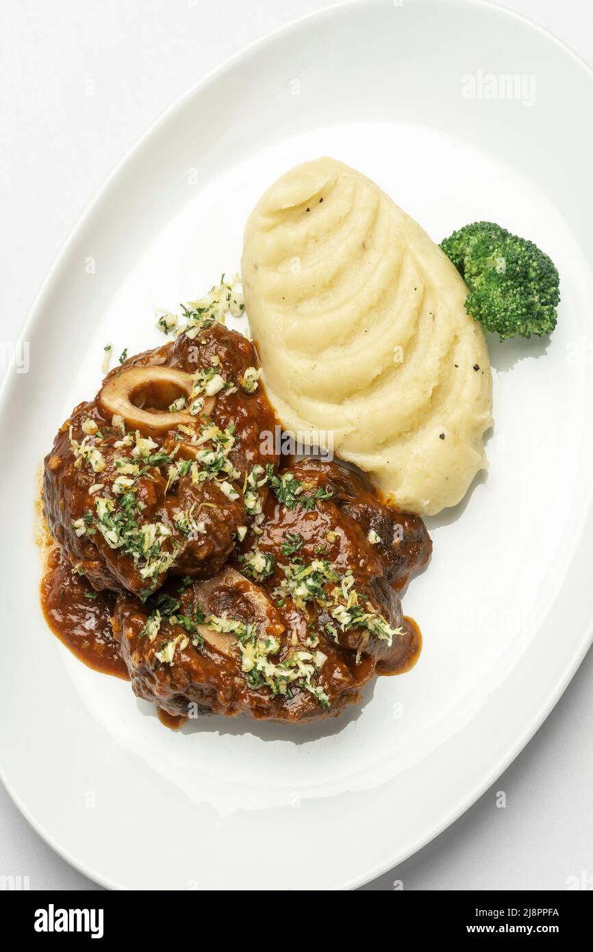 Ossobuco veal shanks with red wine gravy sauce and mashed potato Stock ...