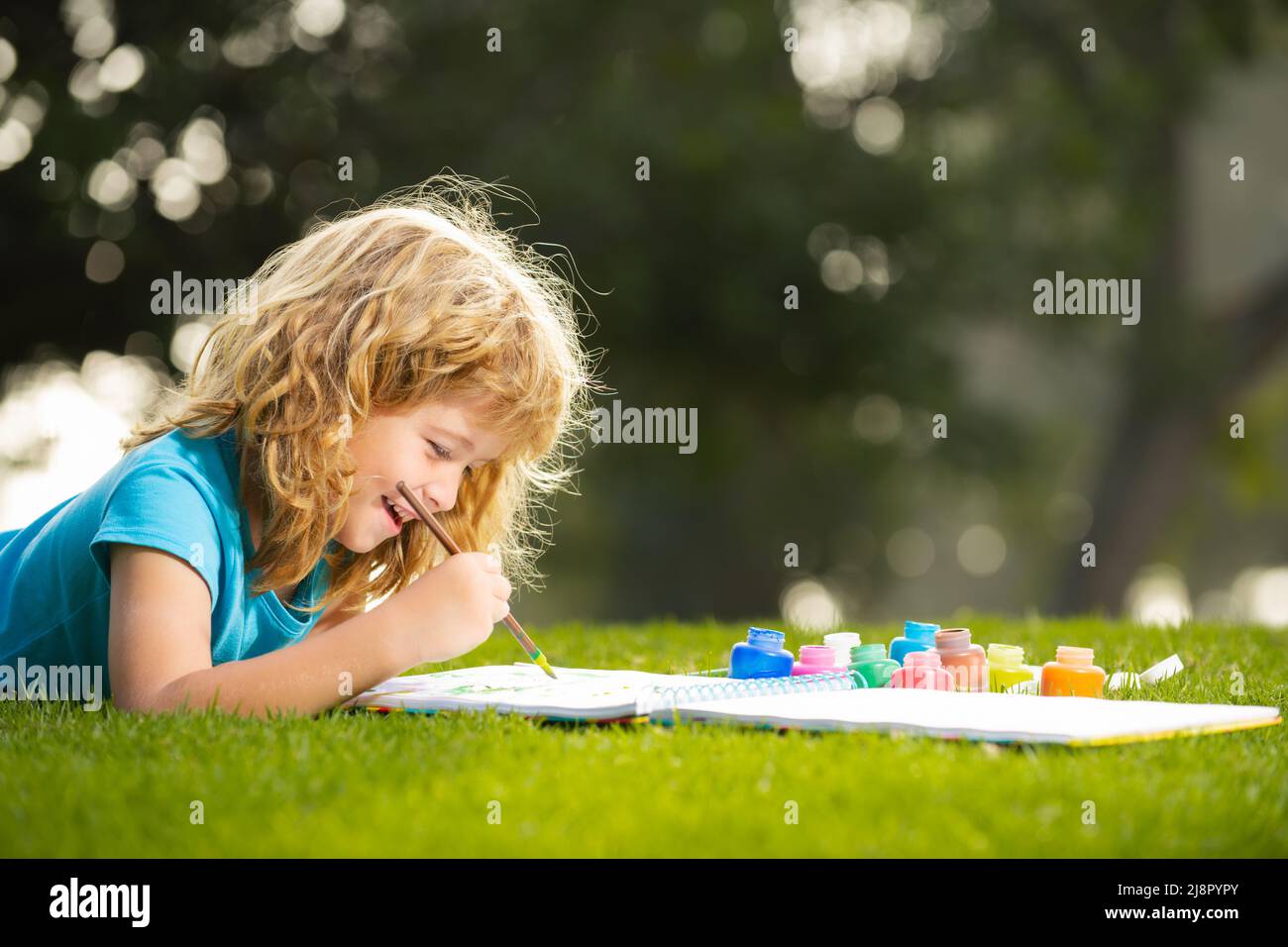 Portrait of smiling happy kid enjoying art and craft drawing in ...