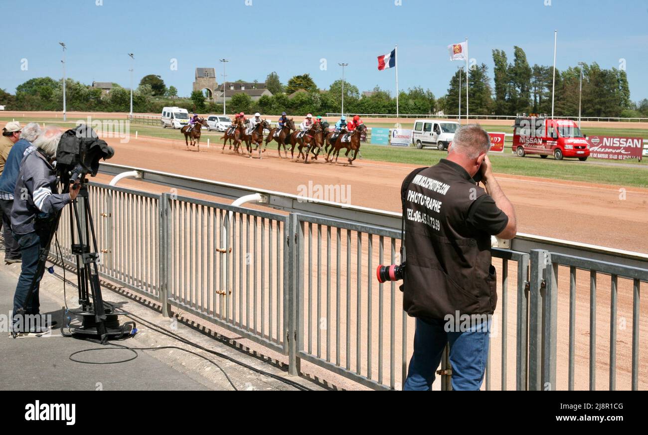 TV crew at the races Stock Photo - Alamy
