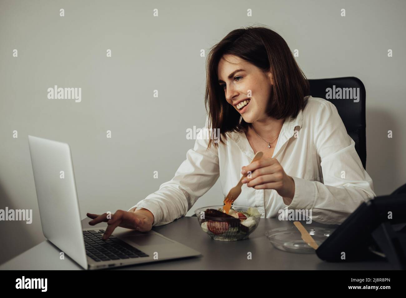 Female Employee Having Lunch in the Office, Young Brunette Woman Eating ...