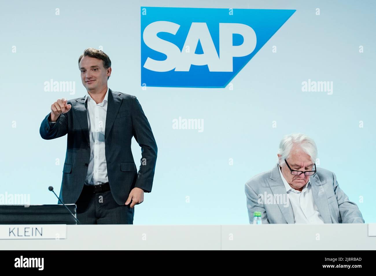 Walldorf, Germany. 18th May, 2022. Hasso Plattner (r), Chairman of the ...