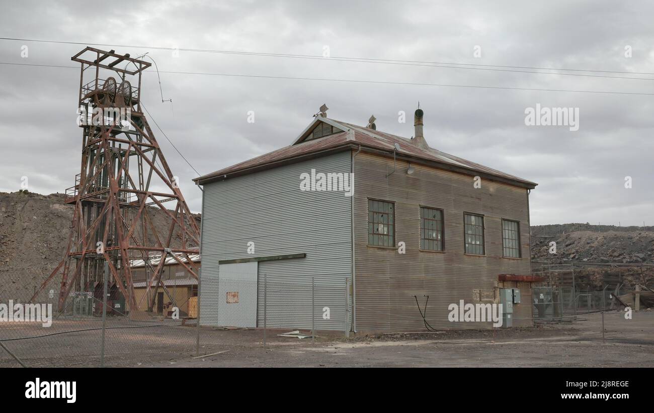 headframe and derelict building at broken hill Stock Photo - Alamy