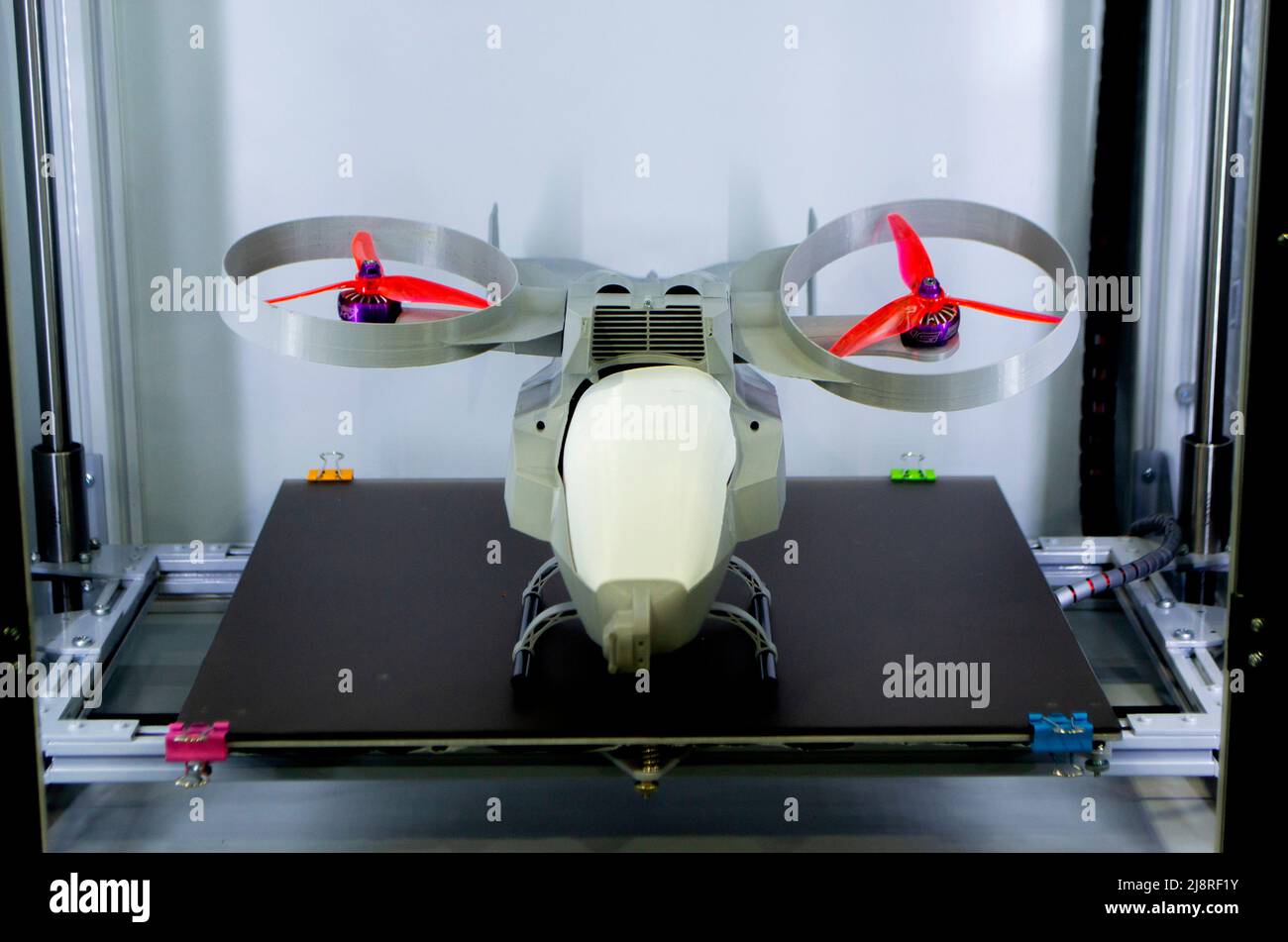 Object printed on 3D printer, on desktop of 3d printer Stock Photo - Alamy