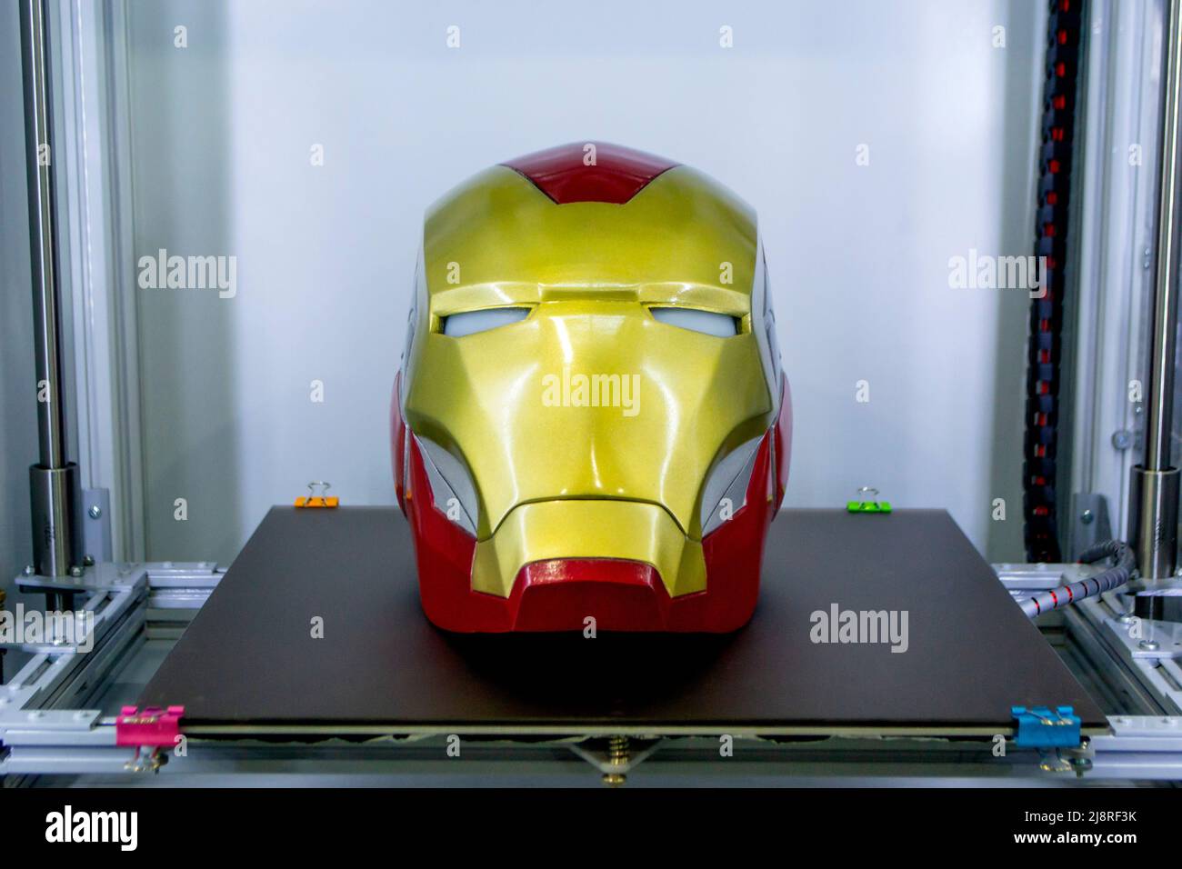 Object printed on 3D printer, on desktop of 3d printer Stock Photo - Alamy