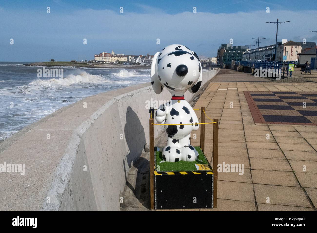 Snoopy hits the sculpture trail in Porthcawl Stock Photo - Alamy