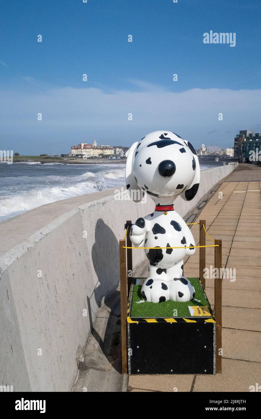Snoopy hits the sculpture trail in Porthcawl Stock Photo - Alamy