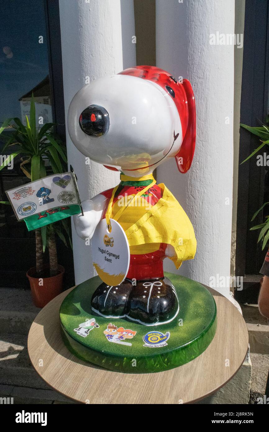 Snoopy hits the sculpture trail in Porthcawl Stock Photo - Alamy