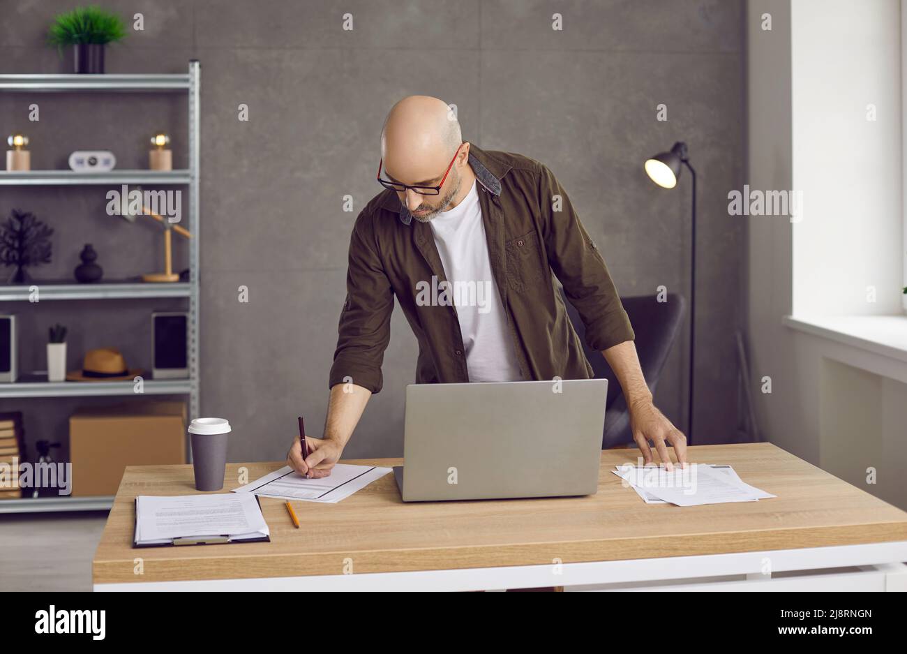 Busy desk hi-res stock photography and images - Alamy
