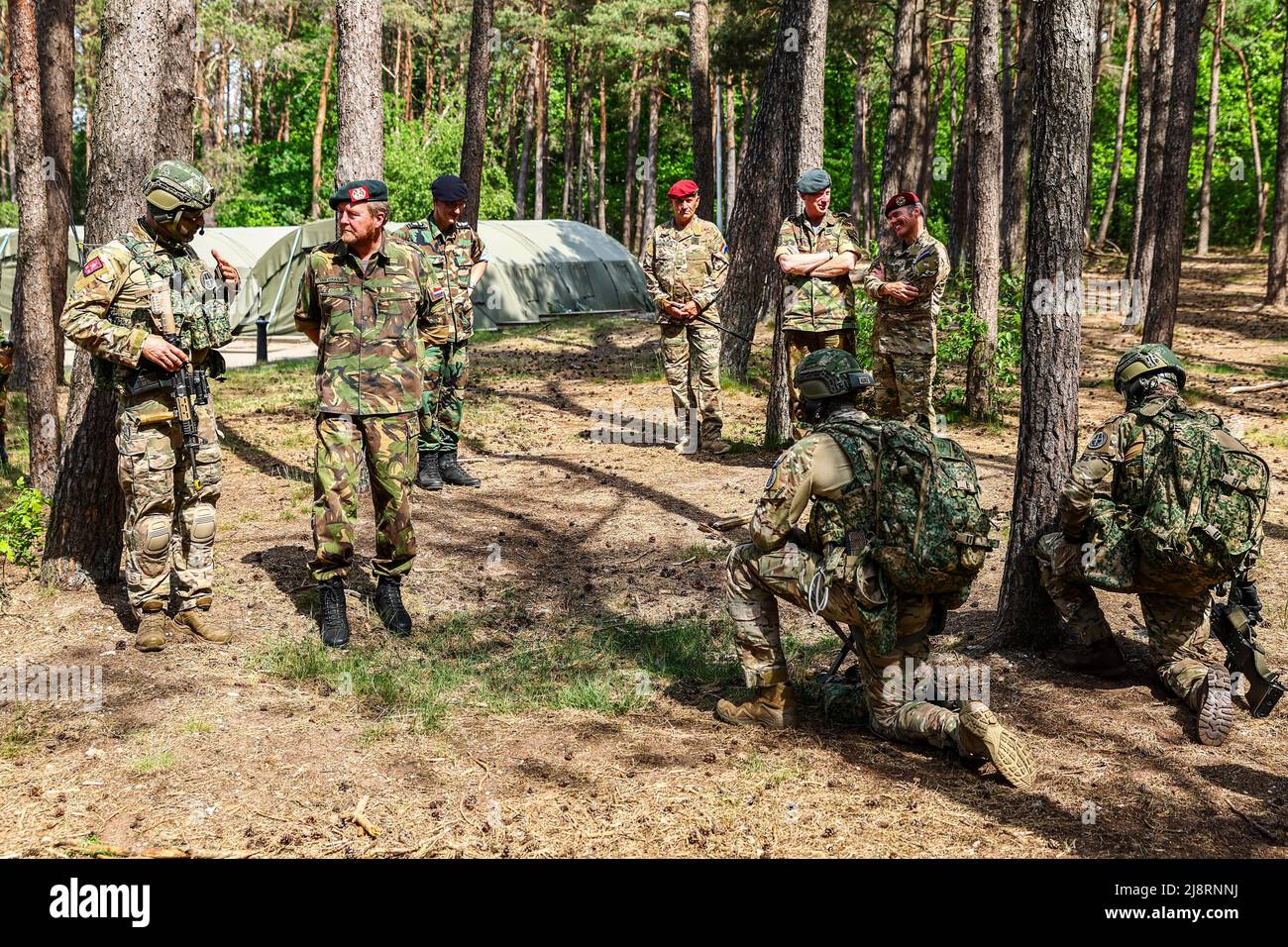 King Willem-Alexander during a working visit to the Airmobile Brigade ...
