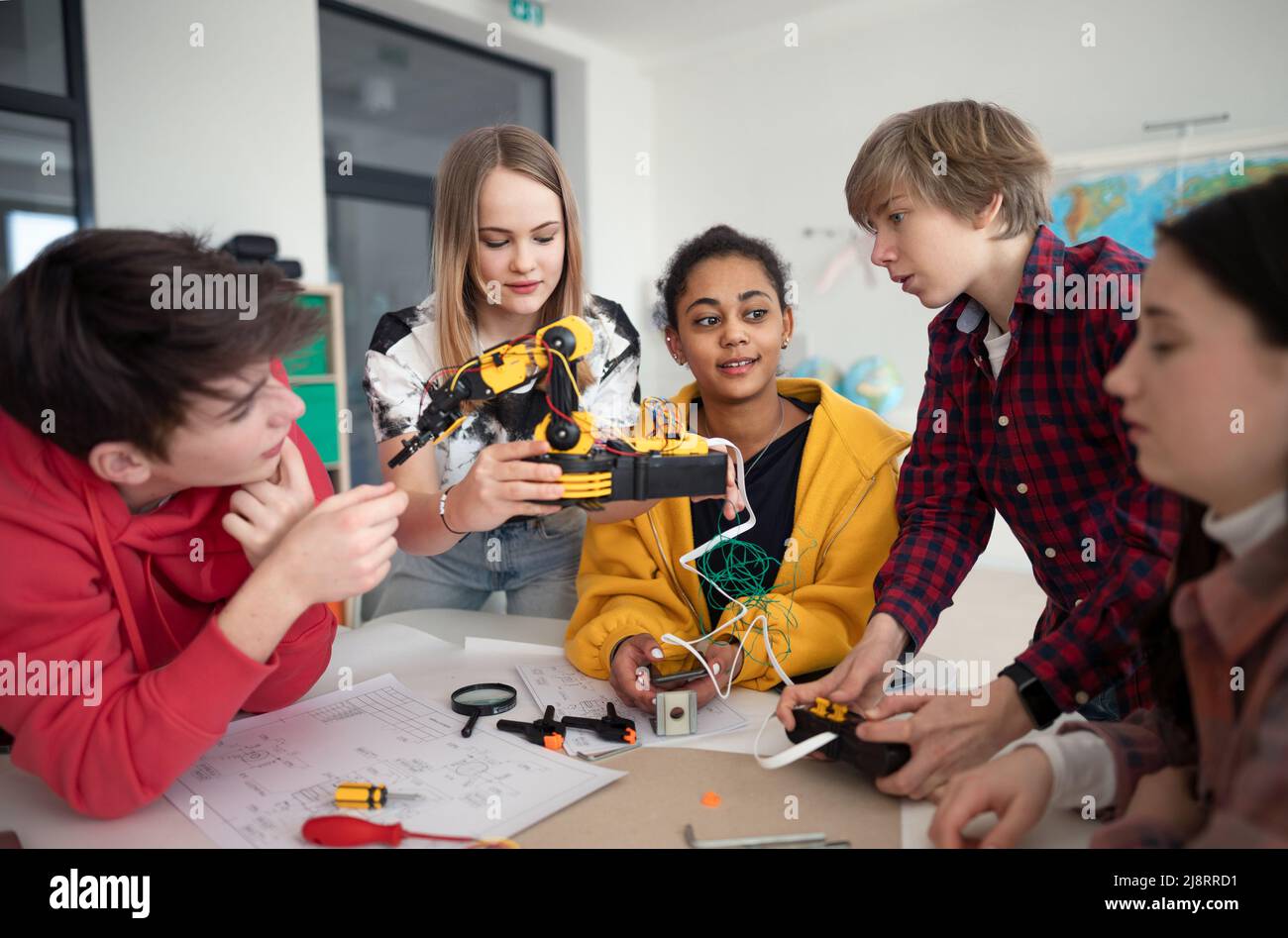 Group of robots hi-res stock photography and images - Alamy