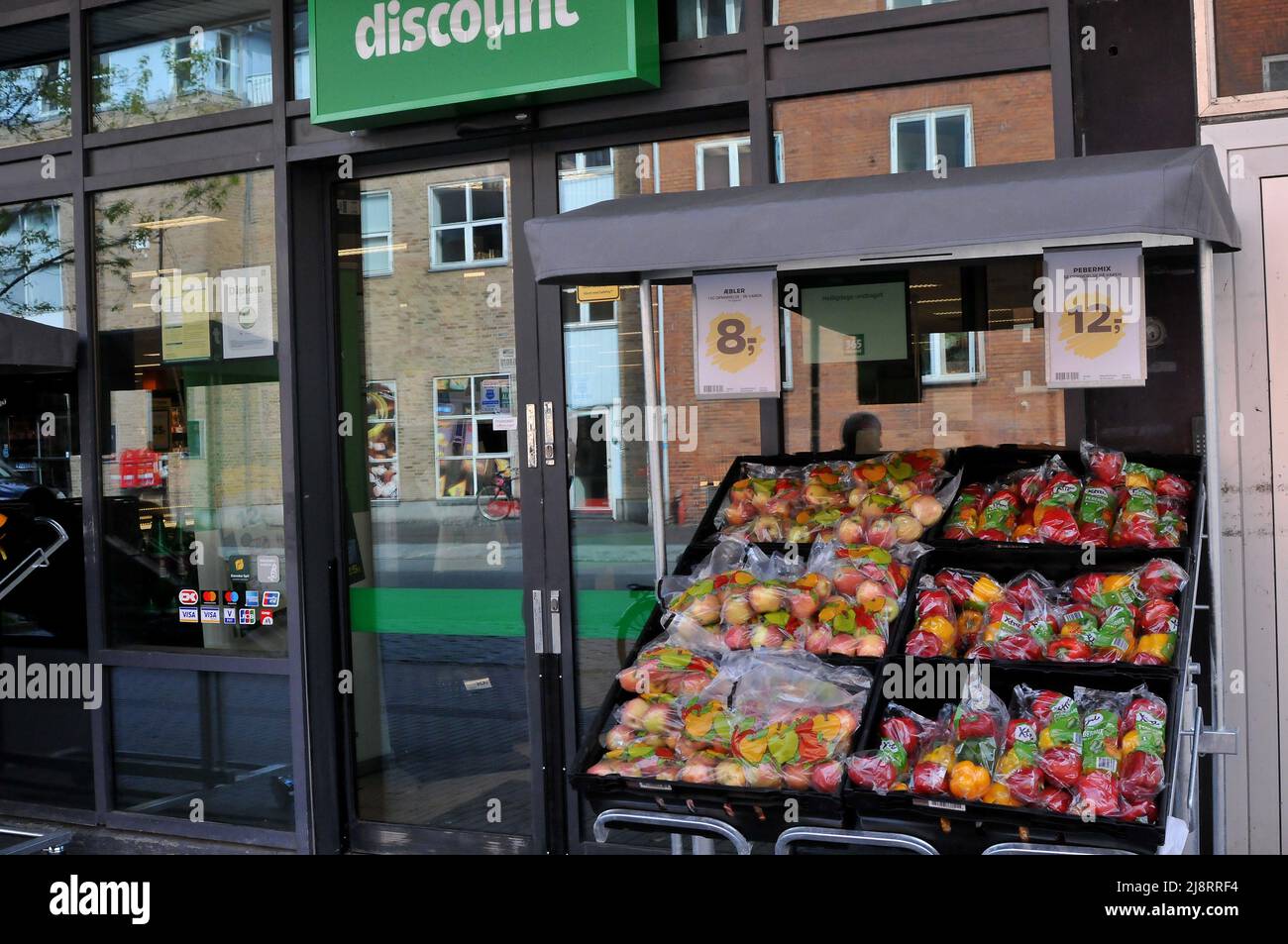 Kastrup/Copenhagen/Denmark/18 May 2022/ Hihg food prices in danish ...