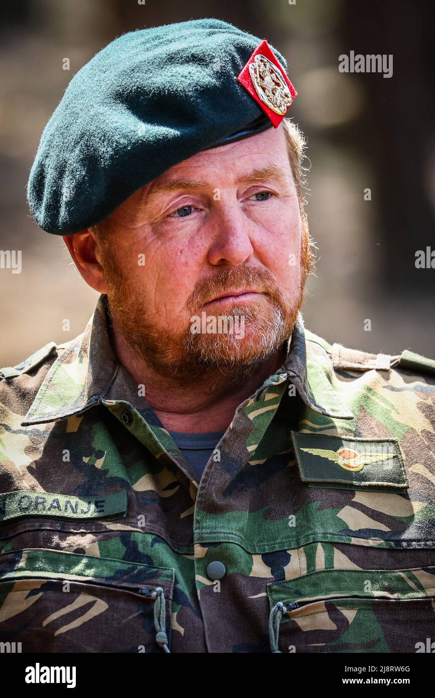 King Willem-Alexander during a working visit to the Airmobile Brigade ...