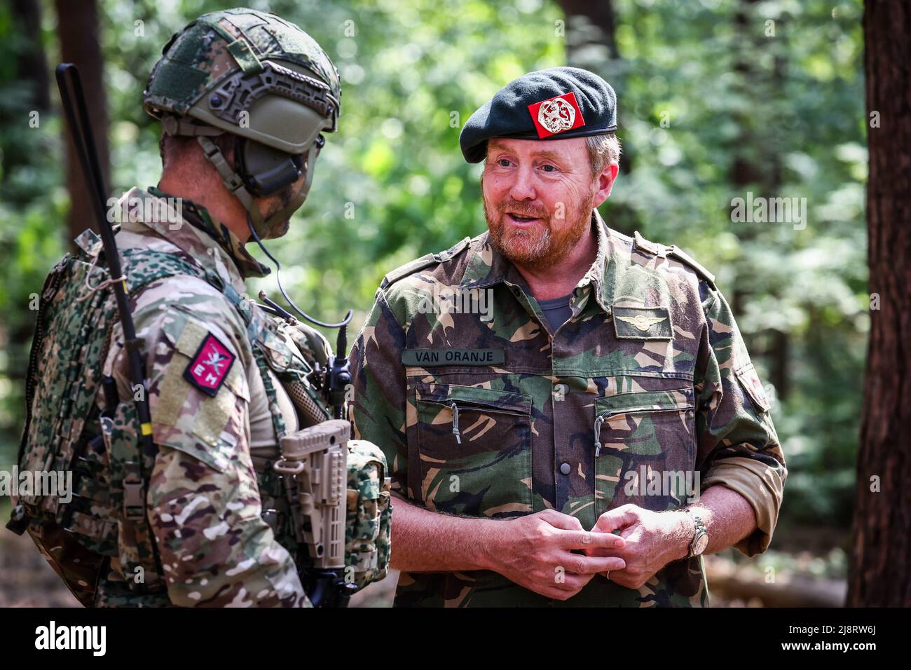 King Willem-Alexander during a working visit to the Airmobile Brigade ...