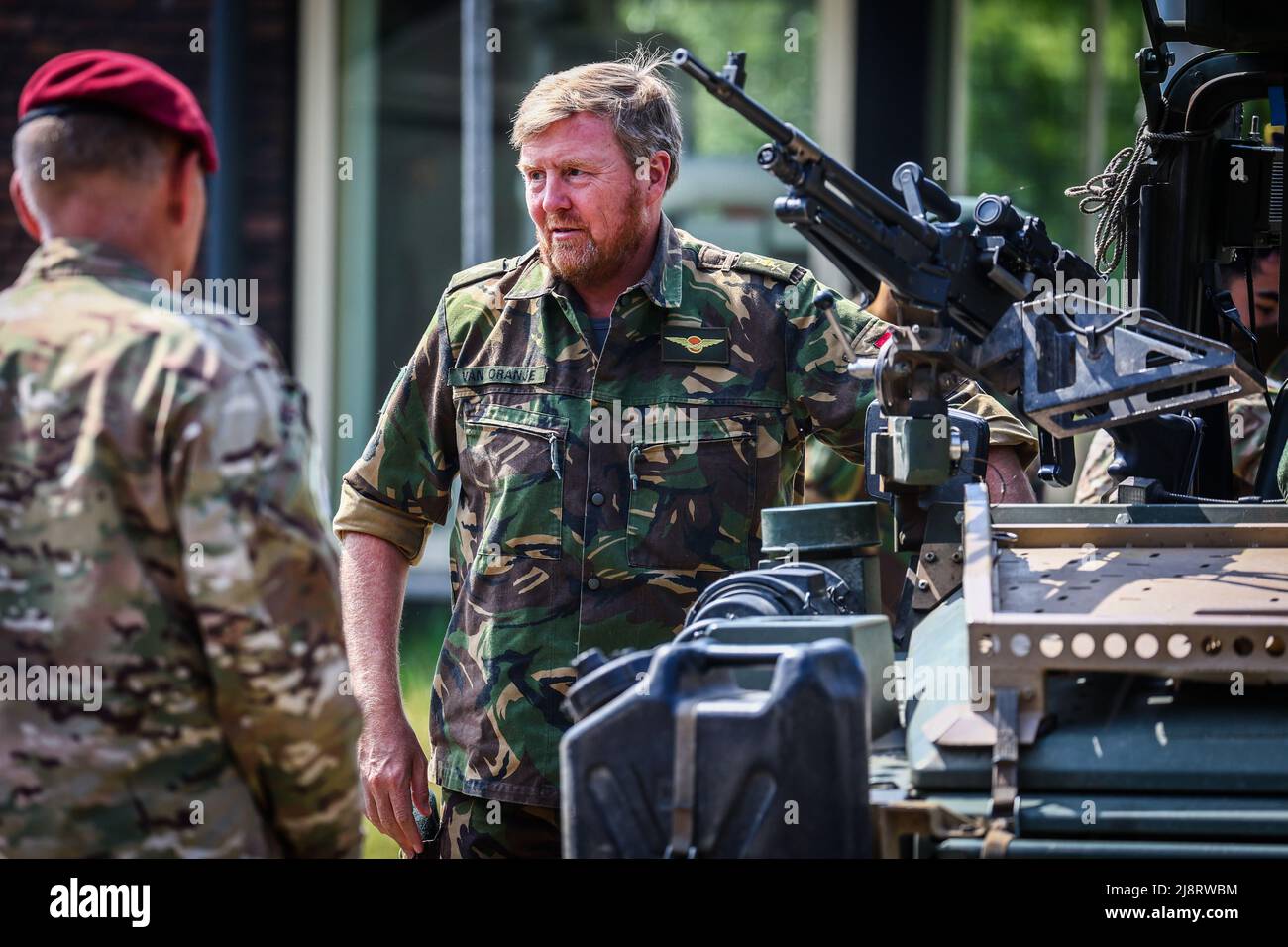 King Willem-Alexander during a working visit to the Airmobile Brigade ...