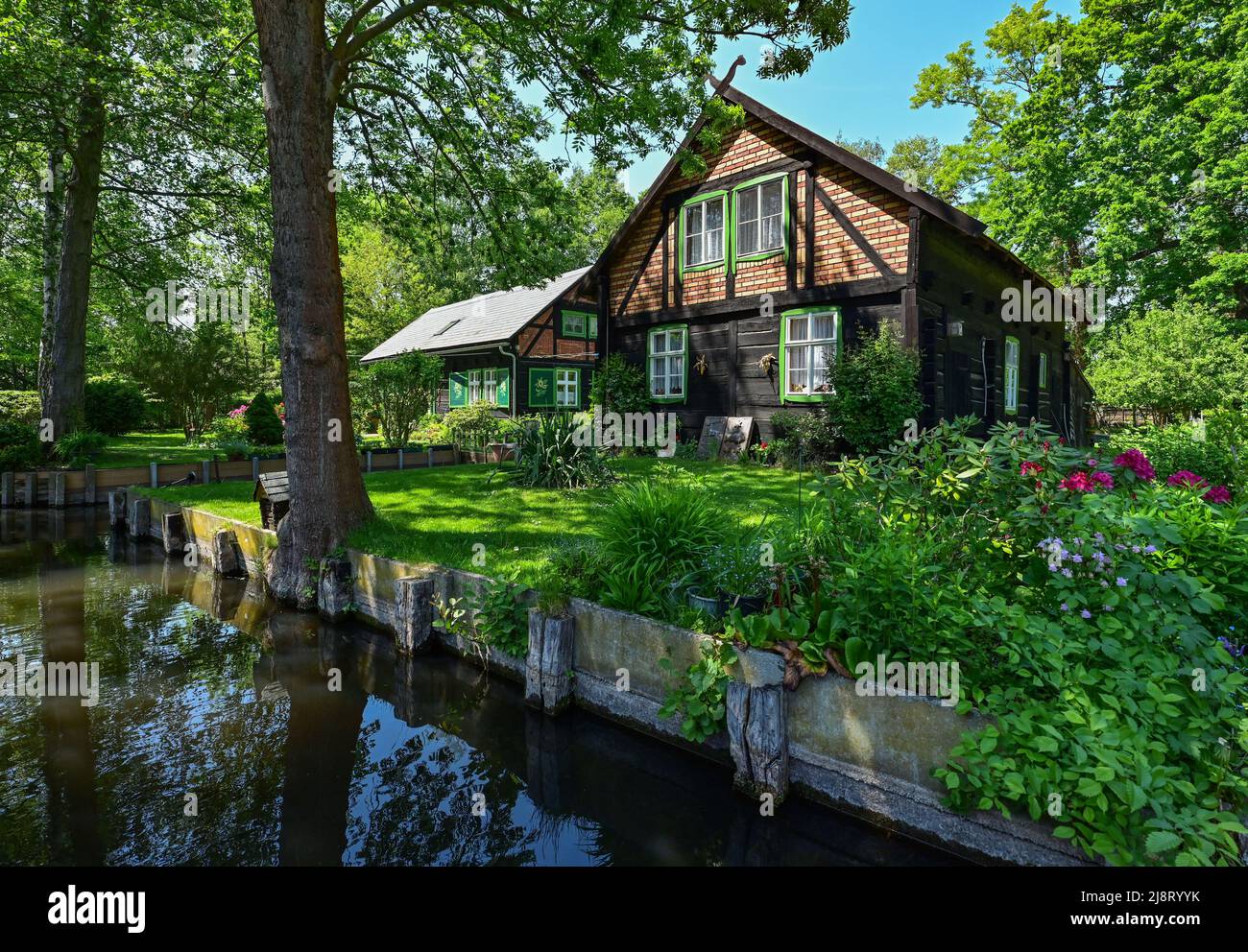 Lehde, Germany. 18th May, 2022. Traditional wooden houses stand on a ...