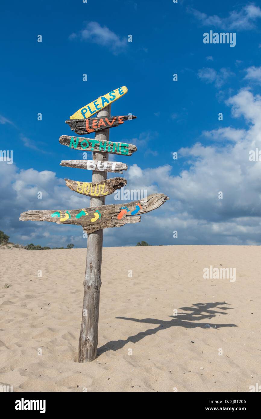 Beach sign with a message to keep the beach clean Stock Photo - Alamy