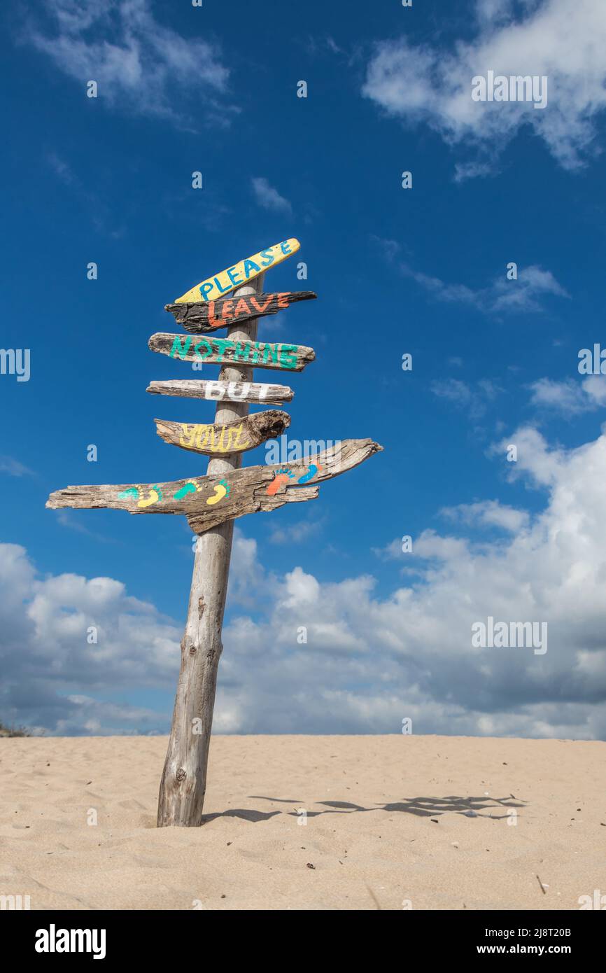 Beach sign with a message to keep the beach clean Stock Photo - Alamy