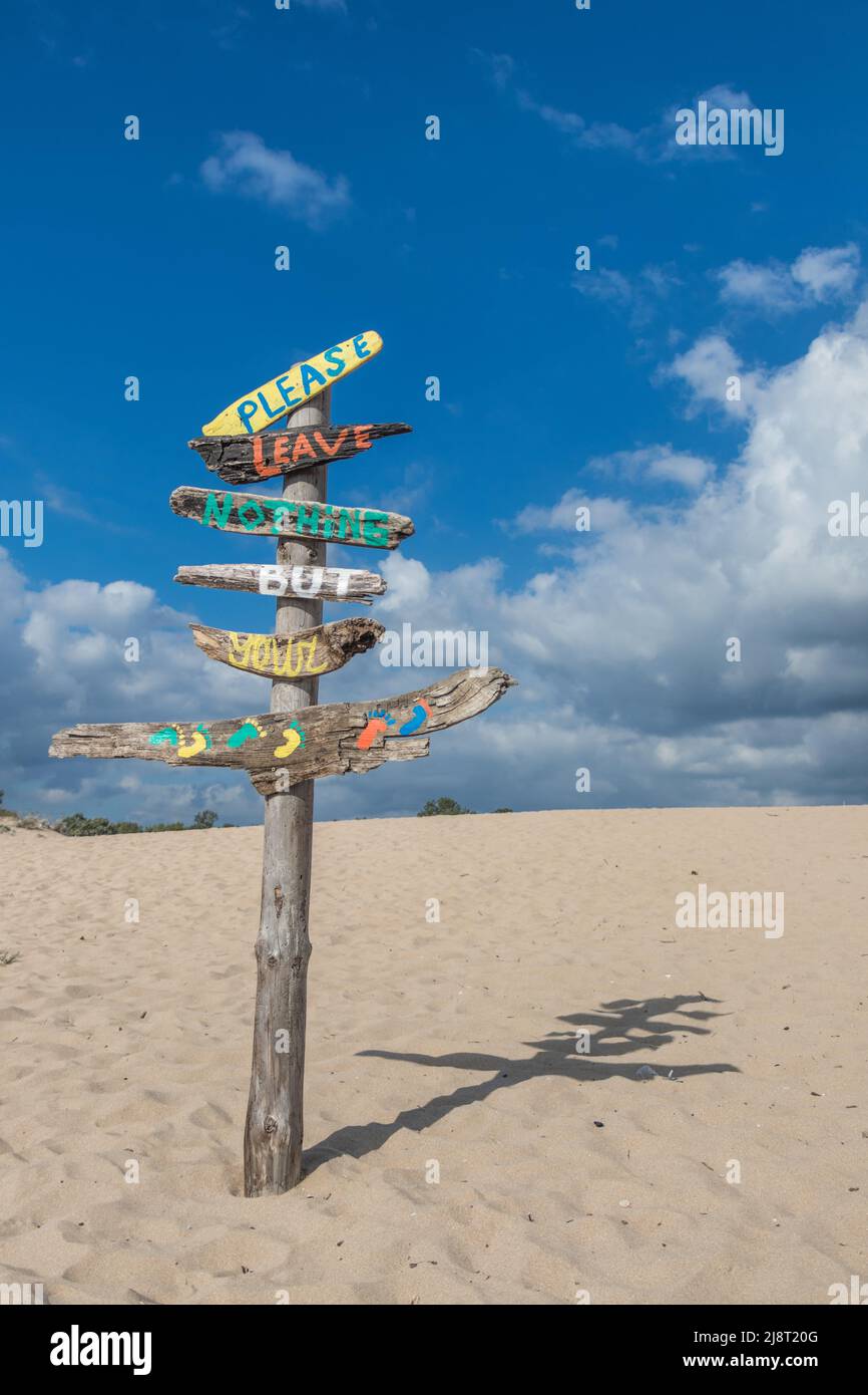 Beach sign with a message to keep the beach clean Stock Photo - Alamy