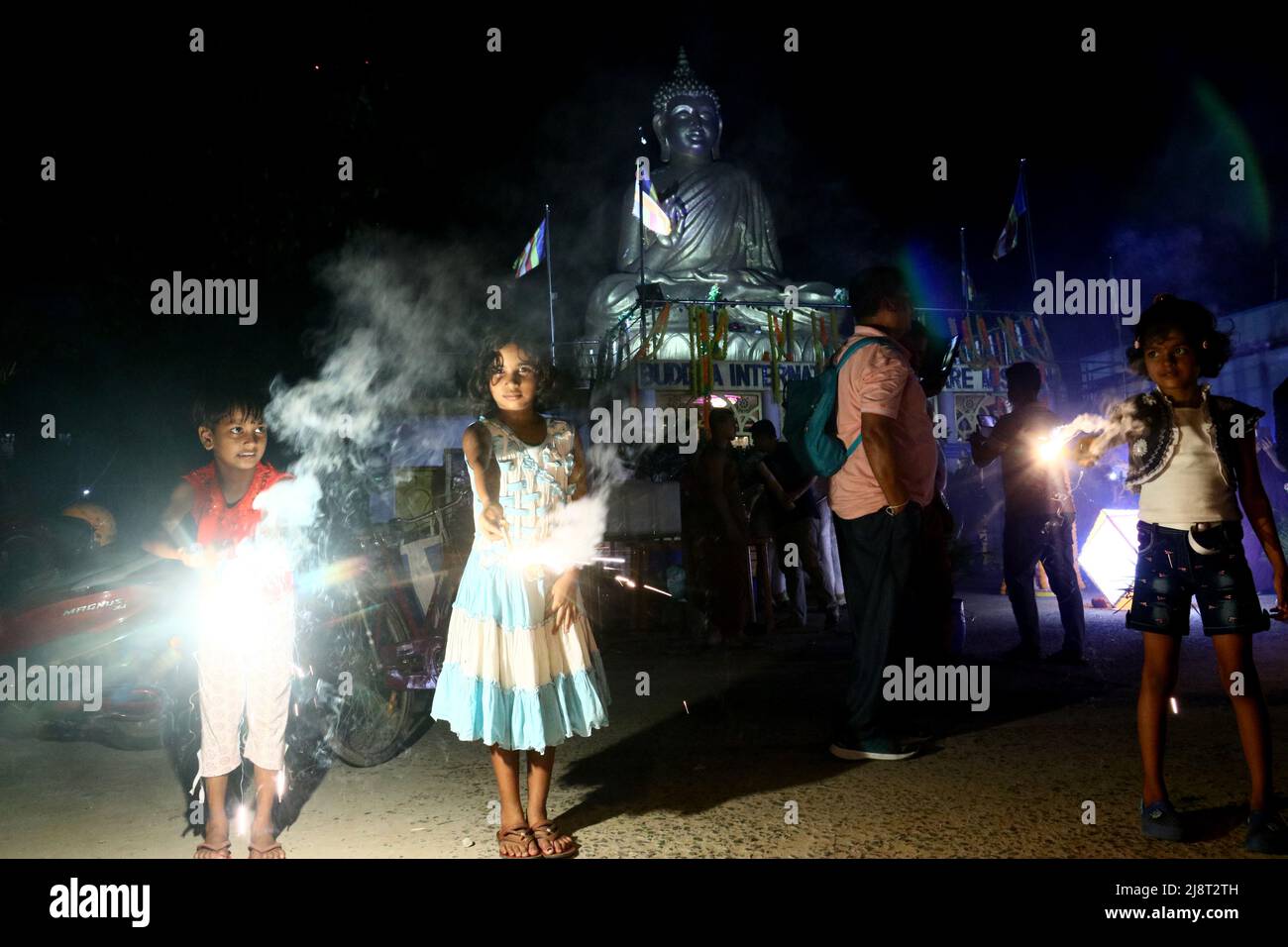 Buddhist monks and devotees fly Fanush (Hot Air Balloons) to honor the ...