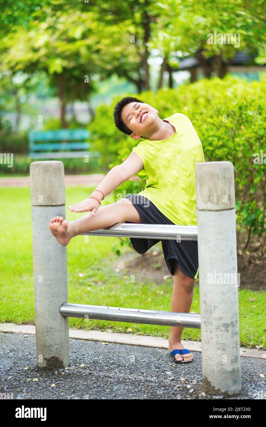 Kids stretching at school gym hi-res stock photography and images - Alamy