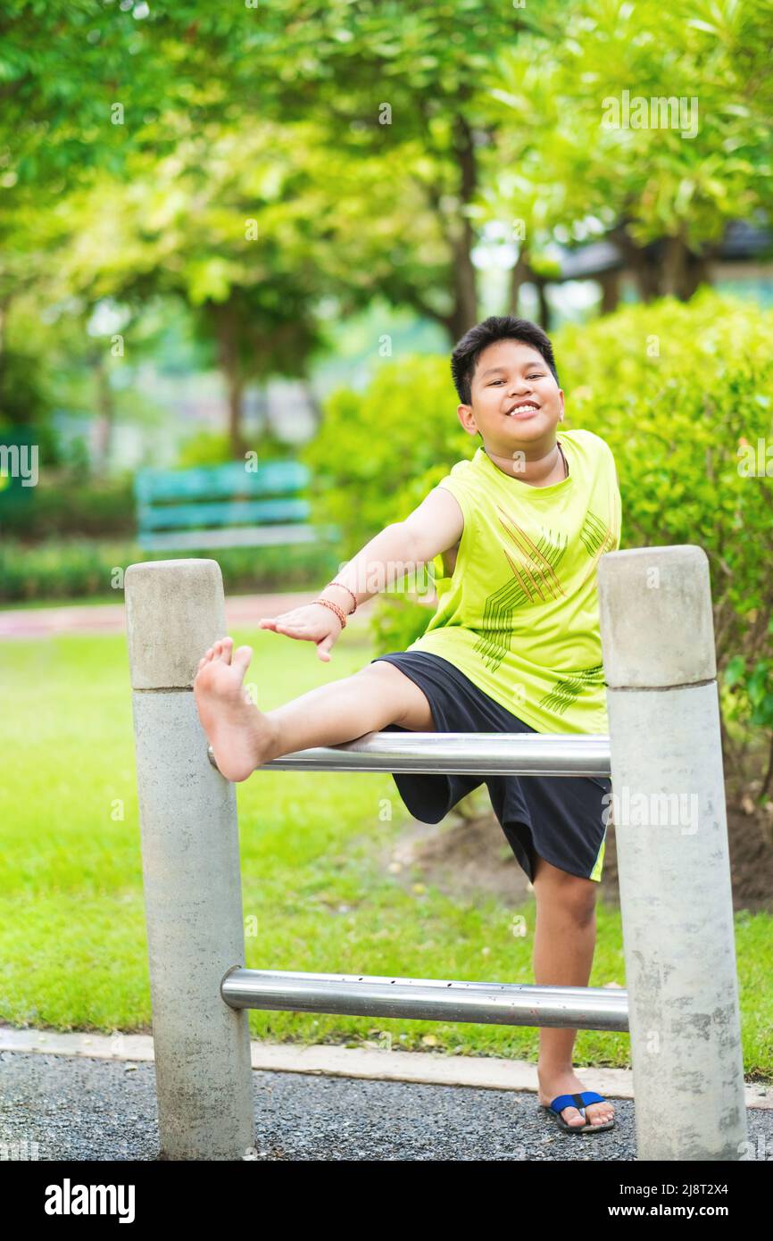 Kids stretching at school gym hi-res stock photography and images - Alamy