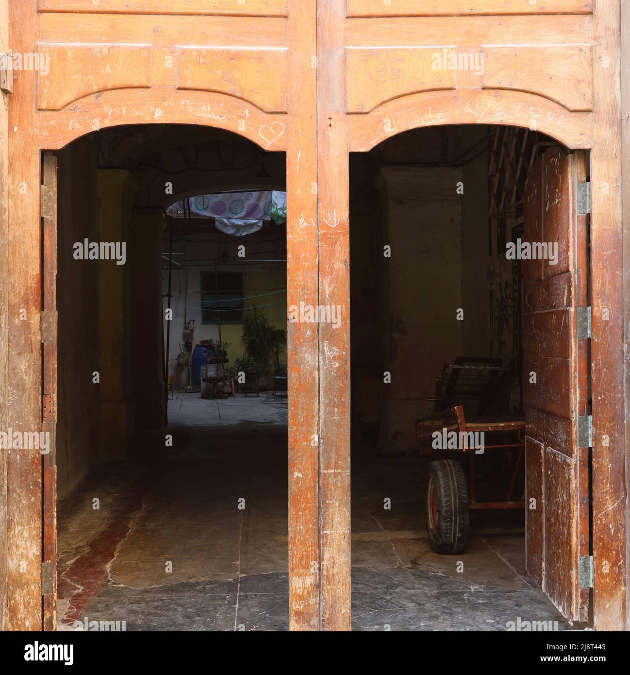 House entrance in old Havana, Cuba Stock Photo - Alamy