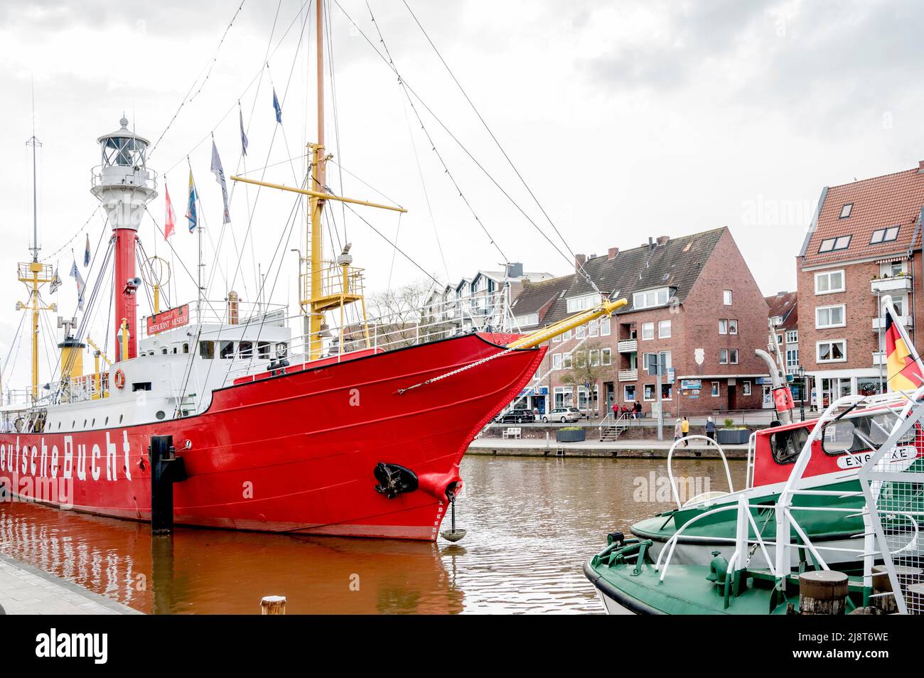 Emden (Ostfriesland, Germany): Hafen mit Rettungskreuzer und ...