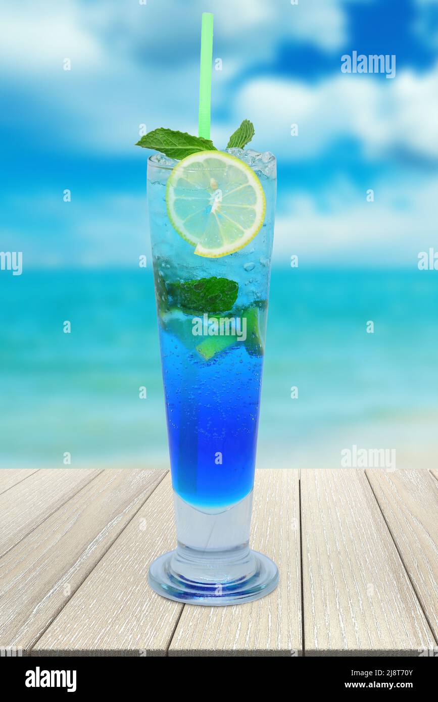 Blue cocktail dry ice hi-res stock photography and images - Alamy